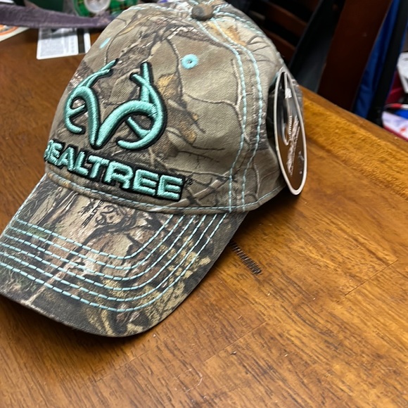 Realtree | Accessories | Realtree Camo Trucker Hat Adjustable Strap ...